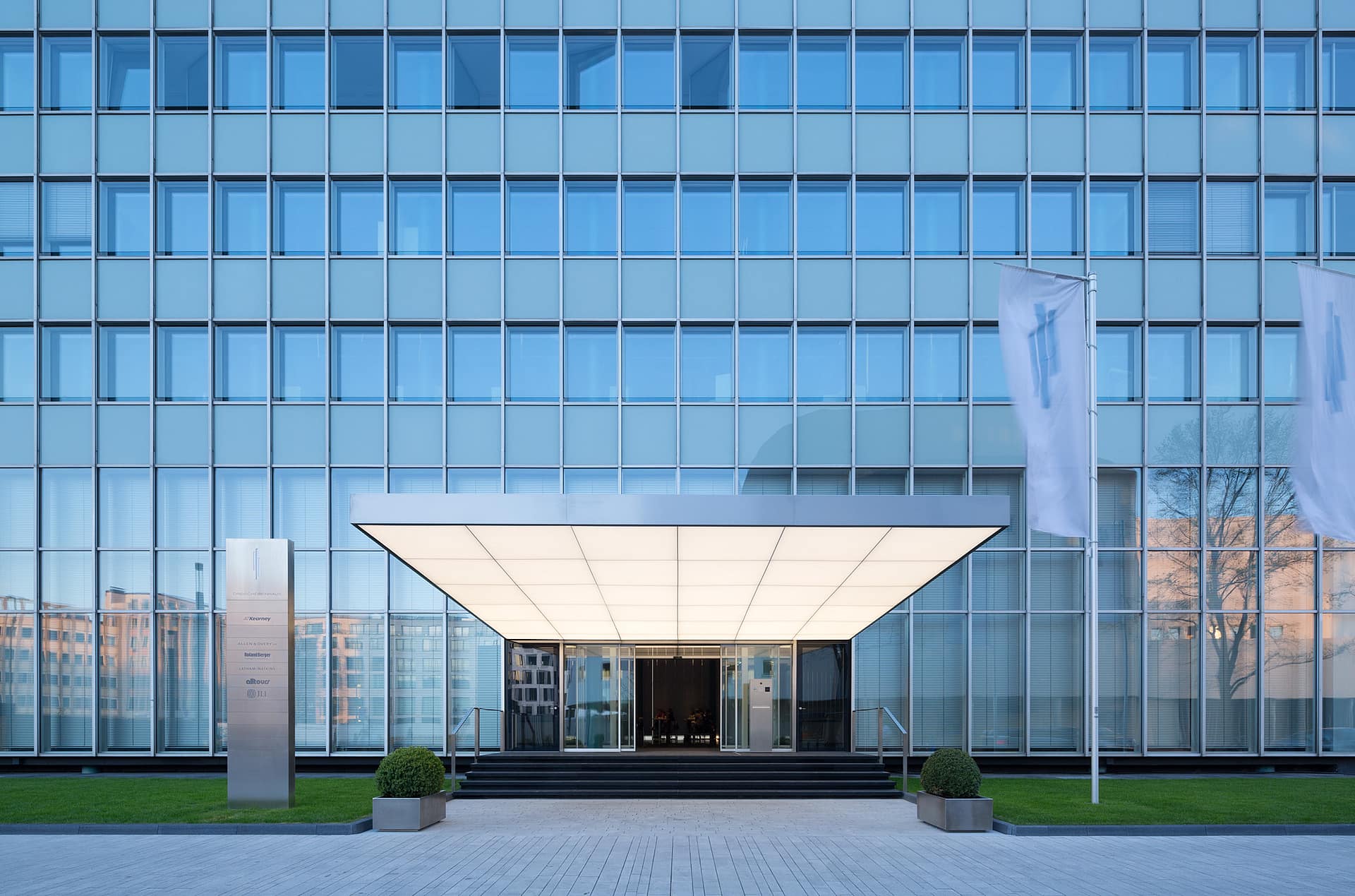 Giant-Security - Security at your side. Our security partner.